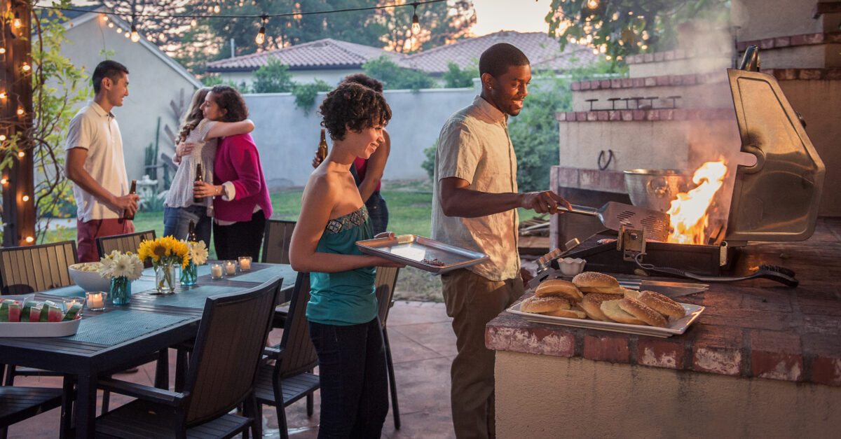 10 Top Traits of Good Neighbors - Good to Be Home